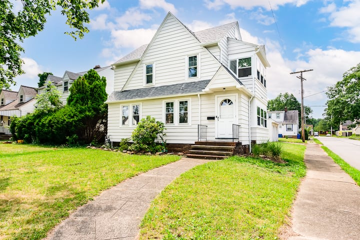 Westside Retreat - Berea, OH