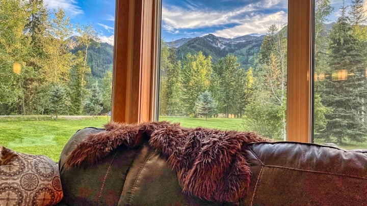 Fernie On The Mountain  Luxury 2 Bedroom 2 Baths - Fernie