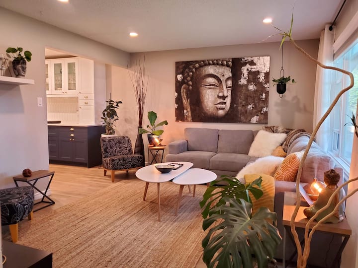 Newly Renovated Home In Peaceful Neighbourhood - Edmonton, Canada