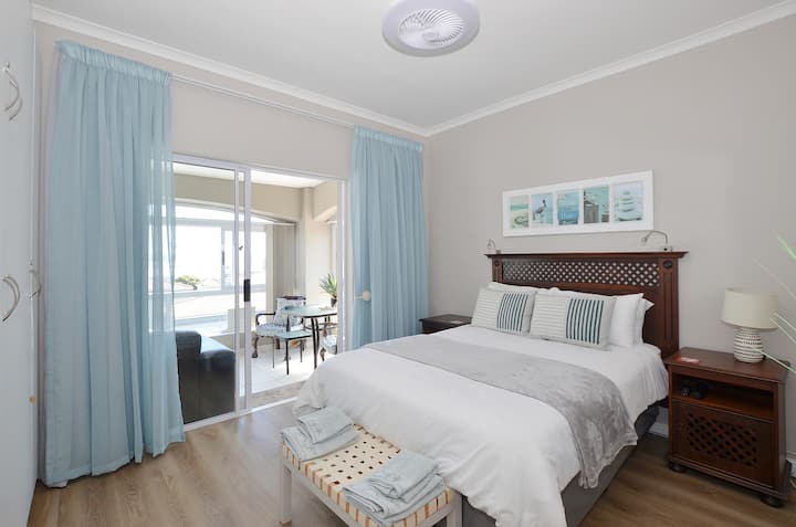 Cosy Beach Apartment With Ocean View Near Harbour - Yzerfontein