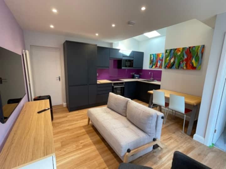 Modern 1 Bedroom Annexe In Village Location. - St Albans