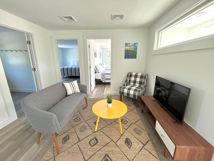 Renovated 3 Bedroom Suite On Cape Cod With Pool! - Dennis, MA