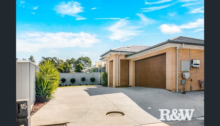 Luxurious Family 4 Bed Room Home With Pool - Saint Marys, Australia