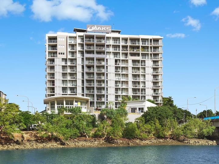 Modern Spacious 1 Bedroom Executive Apartment - Townsville