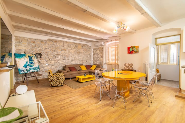 Beautiful Avant-garde 1-bedroom- Augusta 1 - Pula
