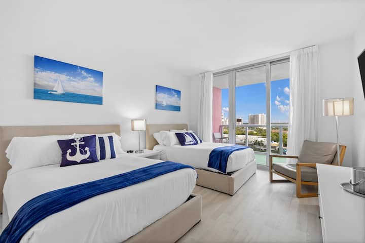 Comfortable Studio Apt. Great Views Near Beach - Hallandale, FL