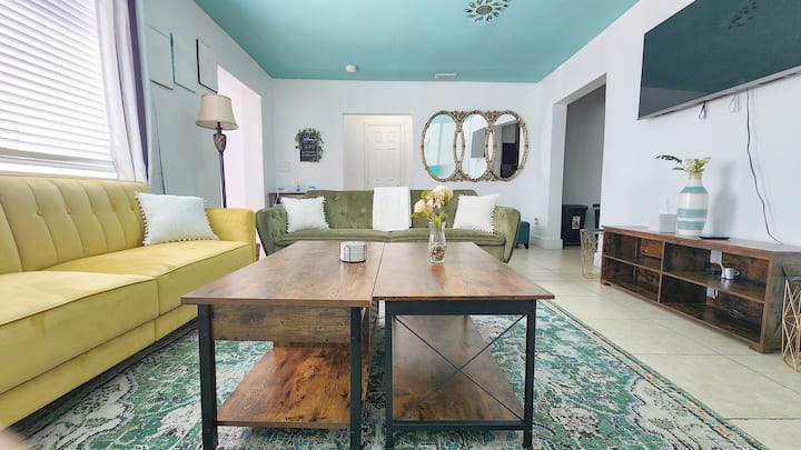 *King Size Beds & Full Kitchen - Great For Groups! - 마이애미