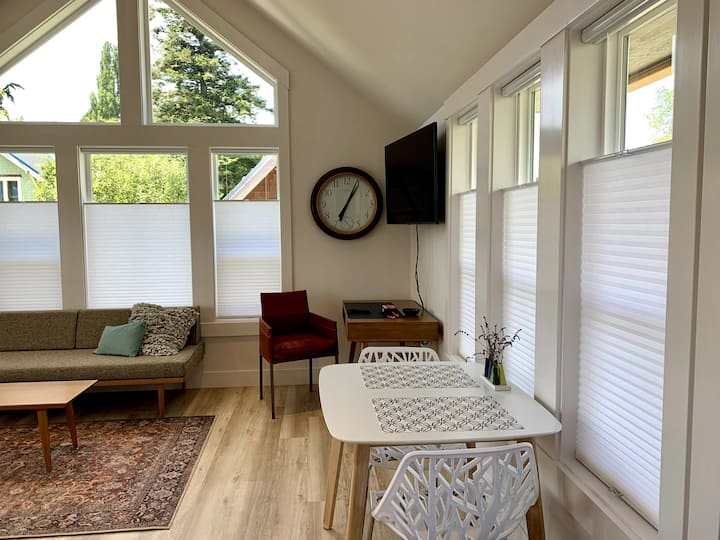 Fairhaven Walkable Newer Studio Light And Bright - Bellingham, WA
