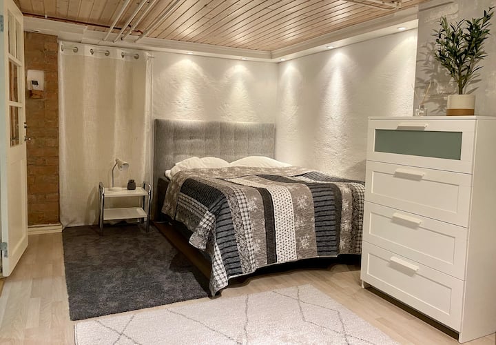 Lower Floor Of 50 Sqm In A Nice Villa With Parking - Stockholm