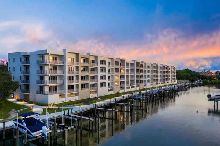 The Strand, Luxury Condo, Breathtaking Water Views - サラソータ, FL