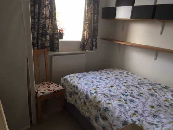 Single Bed (Smll Double), Quiet Non-smoking House. - Witney