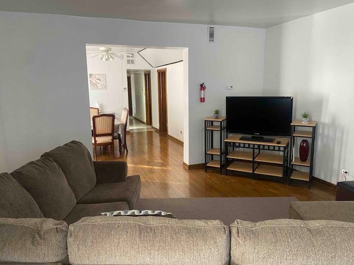 Smokers Preferred 420 Friendly - Chicago, IL