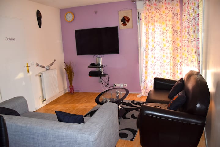Superb Flat In Recent Building With Parking Lot - Éragny