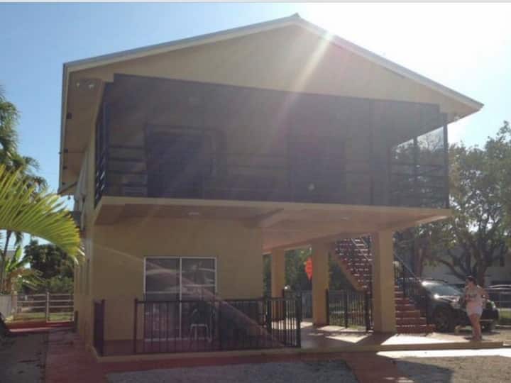 Cheerful Three Bedroom House With Free Parking - Tavernier, FL