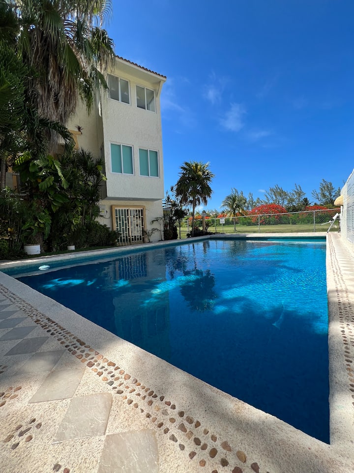 Zona Hotelera Alberca Y Vista Al Campo De Golf - Cancún