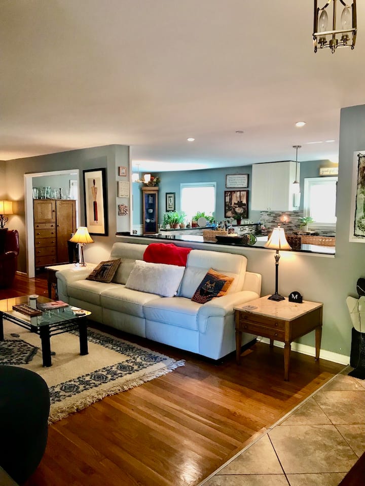 Close To Keeneland, Downtown - 3 Bed, 2 Full Bath - Lexington, KY