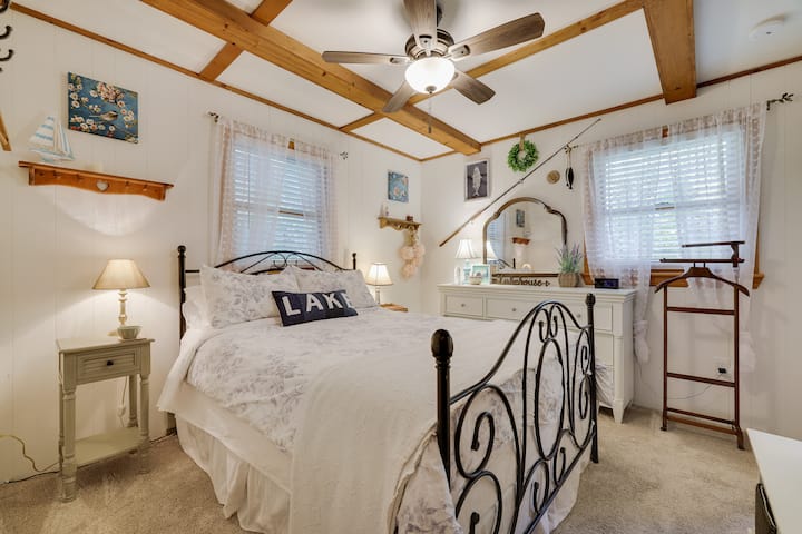 Prvt+kingbd+foliage+lakeharmony+hottub+ski+firepit - Lake Harmony, PA