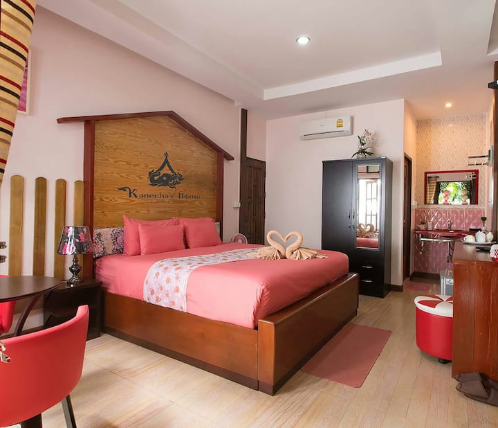 Kanecha's Home Lampang (Double King Room)-pink - Mae Tha