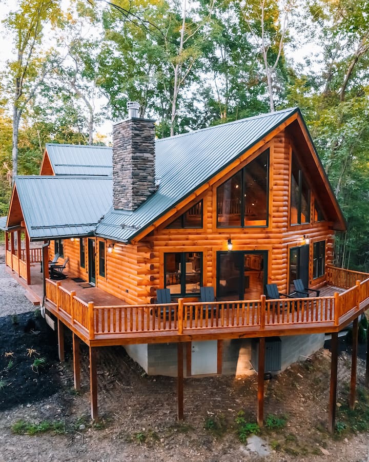 Authentic Log Cabin | Modern Finishes | Hot Tub - New Plymouth, OH