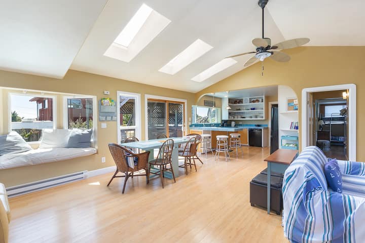 Cozy 3 Bedroom With Spa-walking Distance To Dining - Bodega Bay, CA