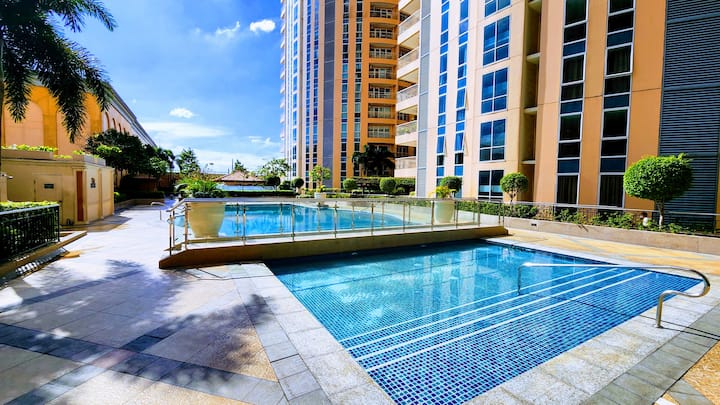 1br Spacious Condo W/ Balcony At Fort Bonifacio - Taguig