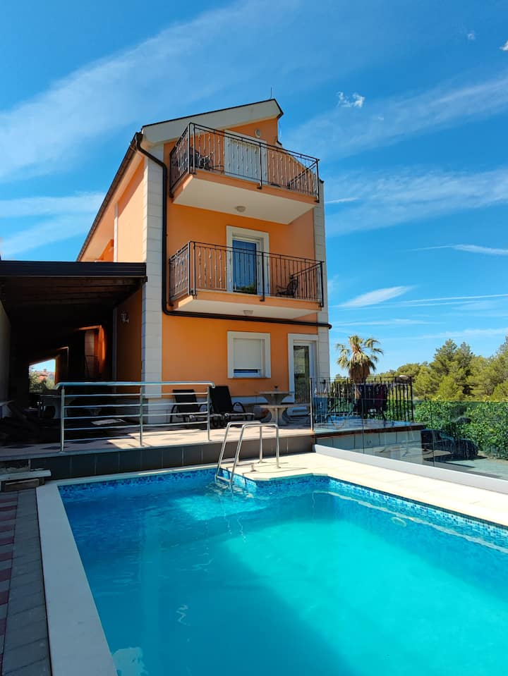 Apartments Nina - Brela