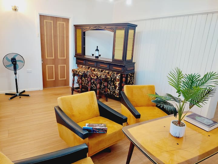 Cheerful 2 Bedroom House Short Drive To Beaches - 월런공