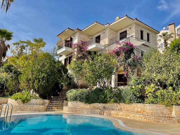 Romantic Pool Villa Overlooking The Islands - Turkey