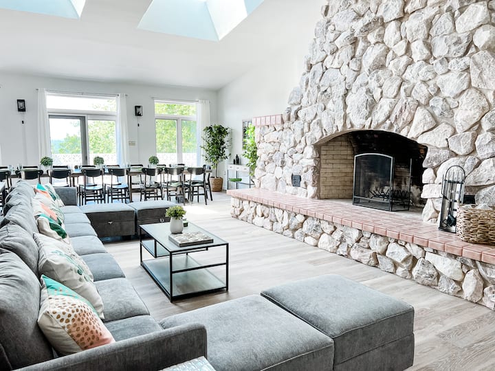Sleeps 19! Dine Together W/view + Pool & Sauna - Narrowsburg, NY