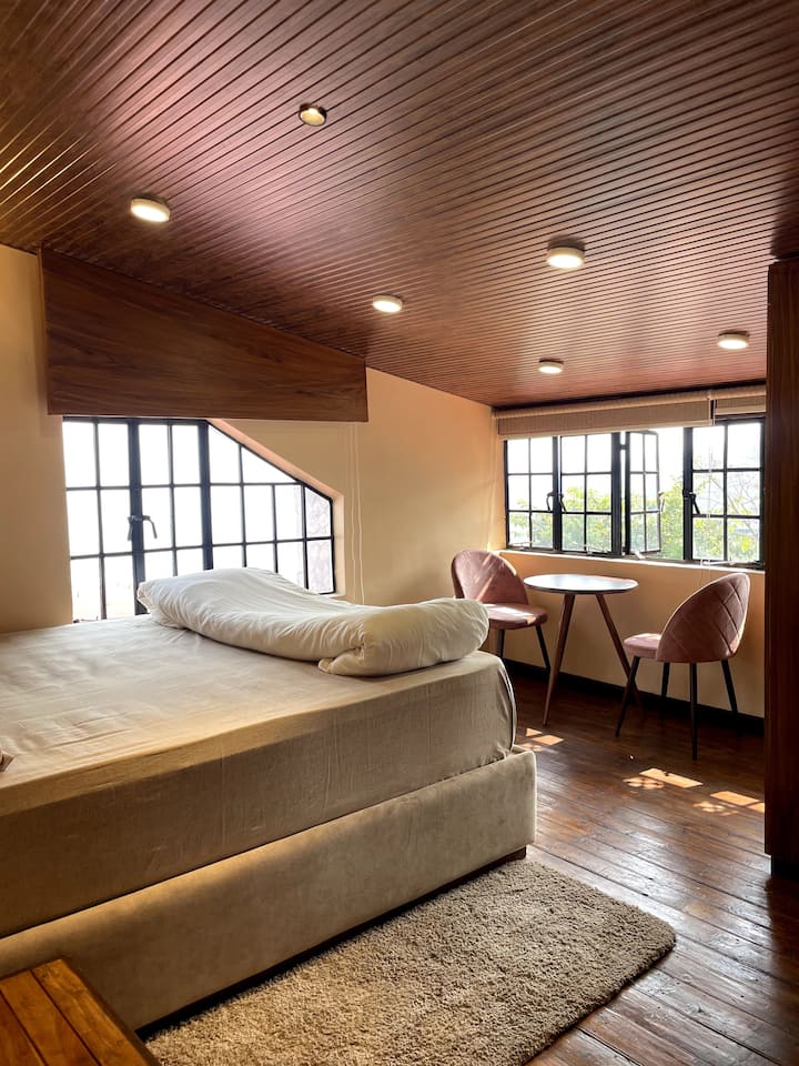 Cozy Attic Rooms With Balcony - Kalimpong