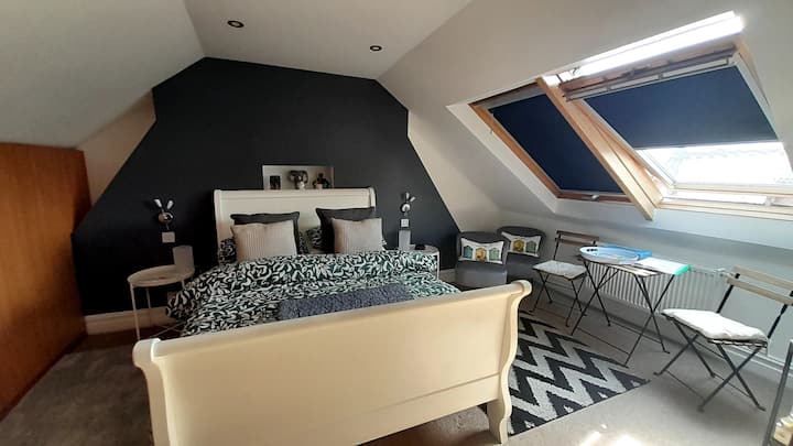 Broadstairs- Double Loft Room - Private En-suite - Broadstairs