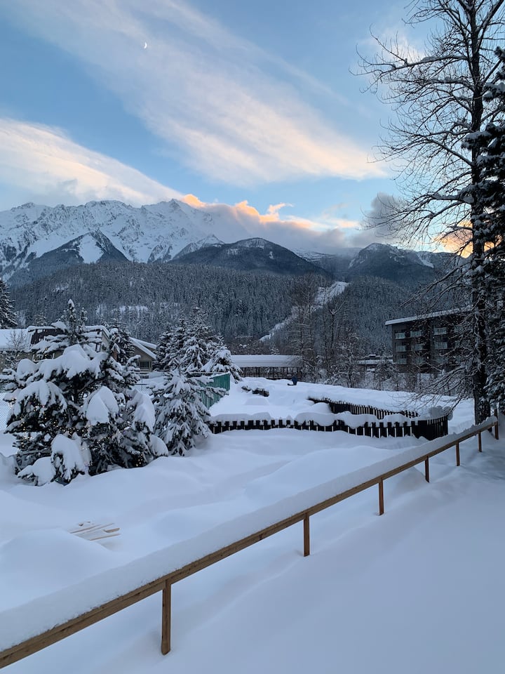 Newly Renovated 5 Bedroom Home With Hot Tub - Pemberton