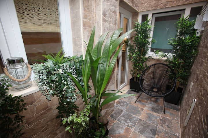 Beautiful Two Bedroom Apartment With A Patio - Lagos