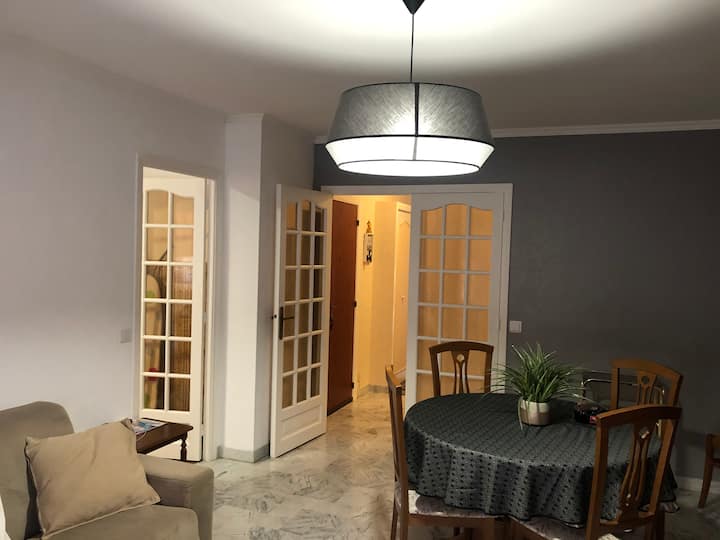 Appartement En Résidence Avec Parking Privé - マントン