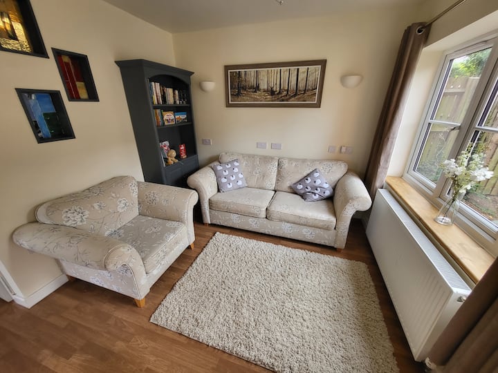 Modern 1 Bedroom Annexe With Additional Sofa Bed - Banbury