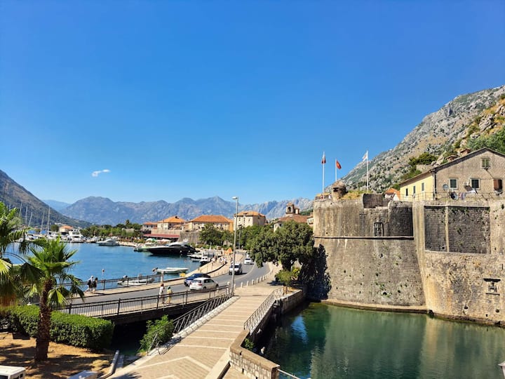 4-bedroom Apartment With City View - Kotor