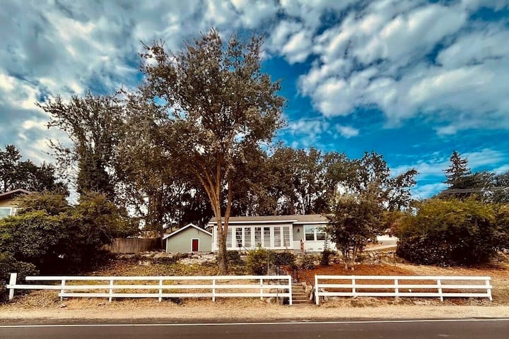 J&t's Lake Park Bungalow - Santa Margarita, CA