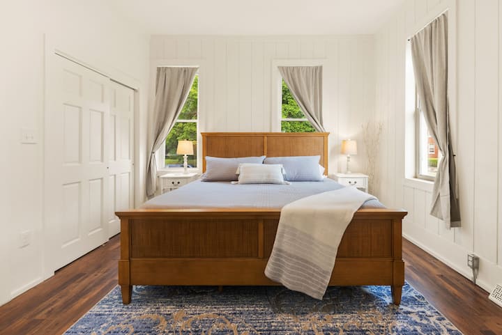 Fully Renovated Home In The Heart Of Quincy - Quincy, IL