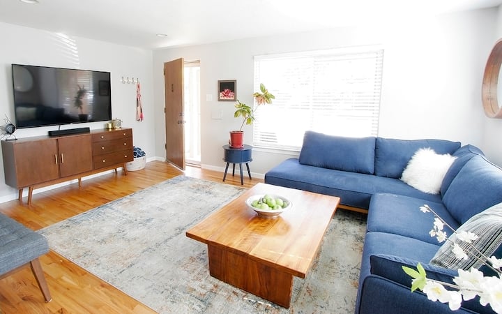 2-bedroom Olde Town Arvada Bungalow - Arvada, CO