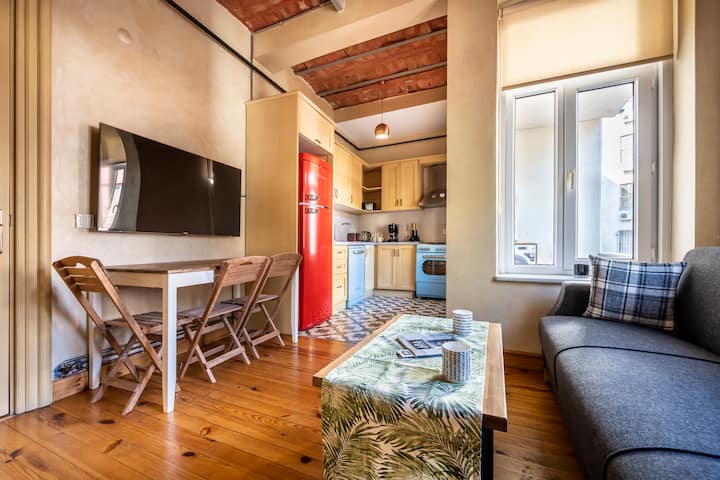 Perfect Location , Newly Designed Flat . - Istanbul