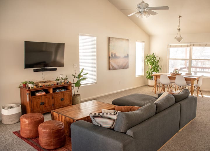 Spacious Oasis Near Red Rocks And Downtown Denver - Lakewood, CO