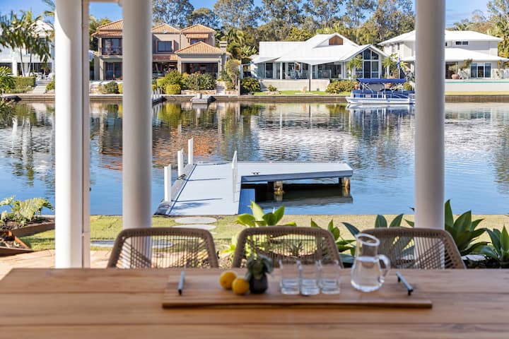 Noosa, Canal Side 4 Bedroom Home With Pool! - Noosa