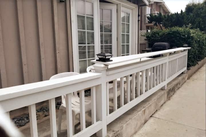 Great Location! Short Walk To Sand, Fun Patio Bar! - Newport Beach, CA