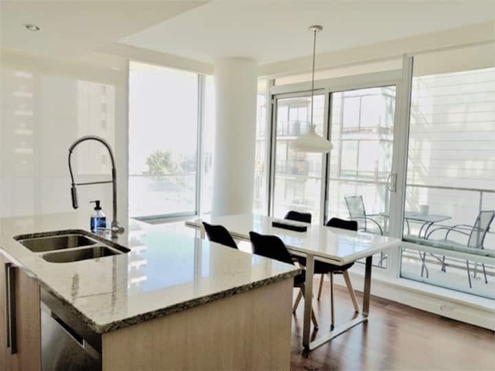 Waterfalls Hotel Corner Suite Near Inner Harbour - Victoria