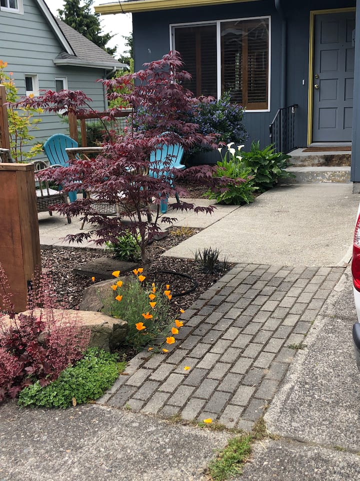 Elegant 2 Bedroom Apartment  With Patio In Ballard - Seattle, WA