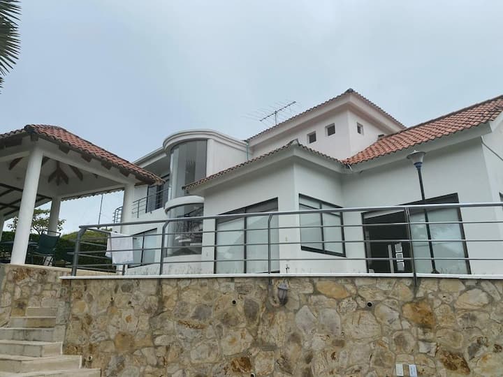 Espectacular Casa Familiar, Piscina, Jacuzzi, Aire - Carmen Apicala