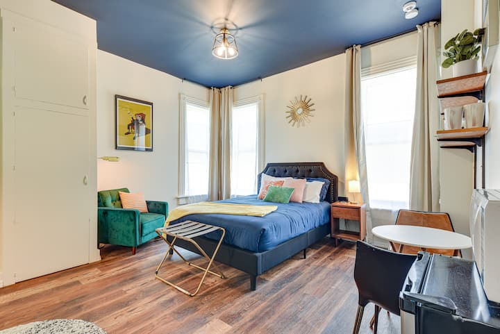 Stylish Studio W/priv-bath And Distinct Character - Ohio State University, Columbus
