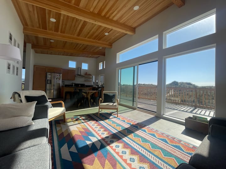Sunset Retreat: Oceanfront Modern Home With Sauna! - Pacific City, OR