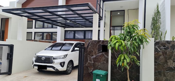 Rumah Cantik Untuk Keluarga Liburan Di Malang - Malang