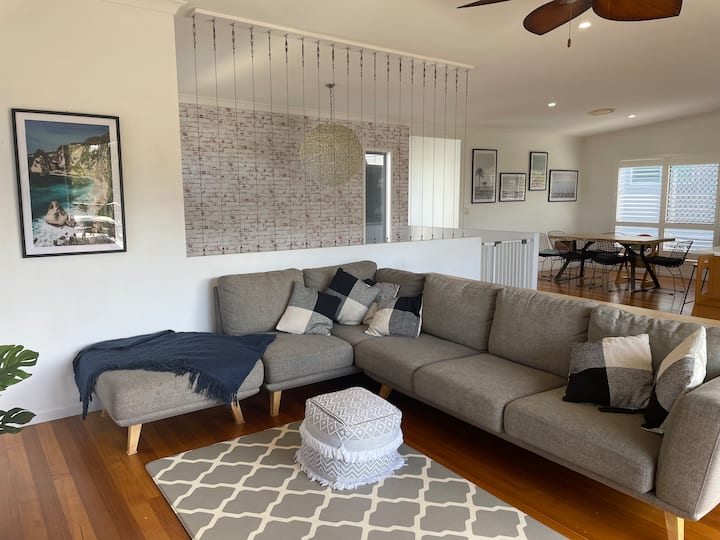 Family Kid Friendly Home With Pool - Caloundra